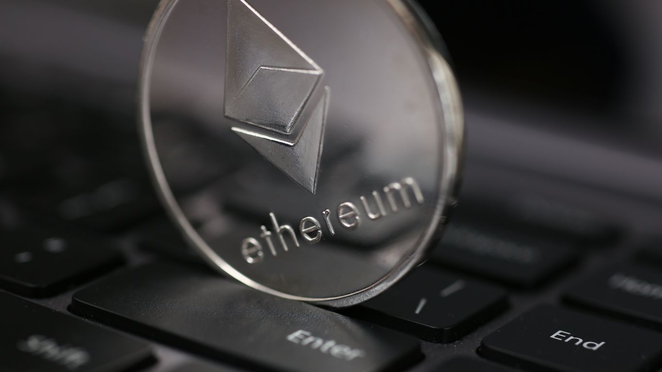 7 Best Strategies To Avoid Ethereum Gas Fees (2025 Updated) | The Luxury Playbook