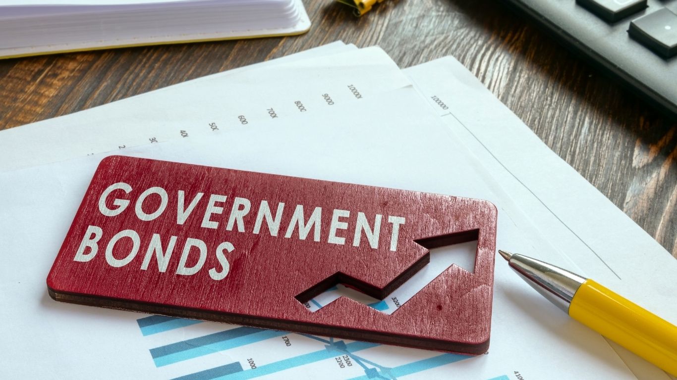 Best Strategies To Manage A Bond Portfolio | The Luxury Playbook